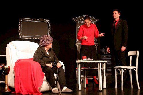 "Da ne boš sama" - zaključna predstava gledališkega abonmaja - kocevje.si